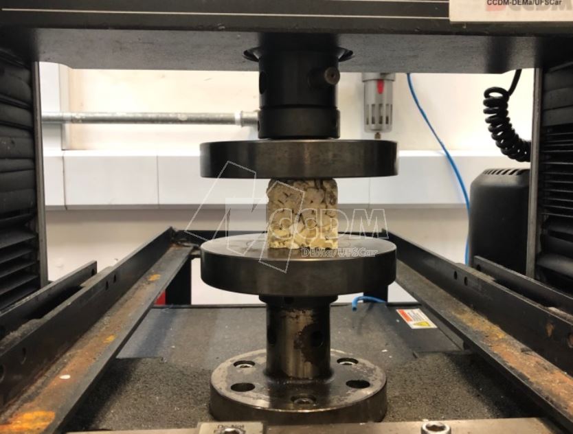 Teste Mecânico de Compressão | CCDM